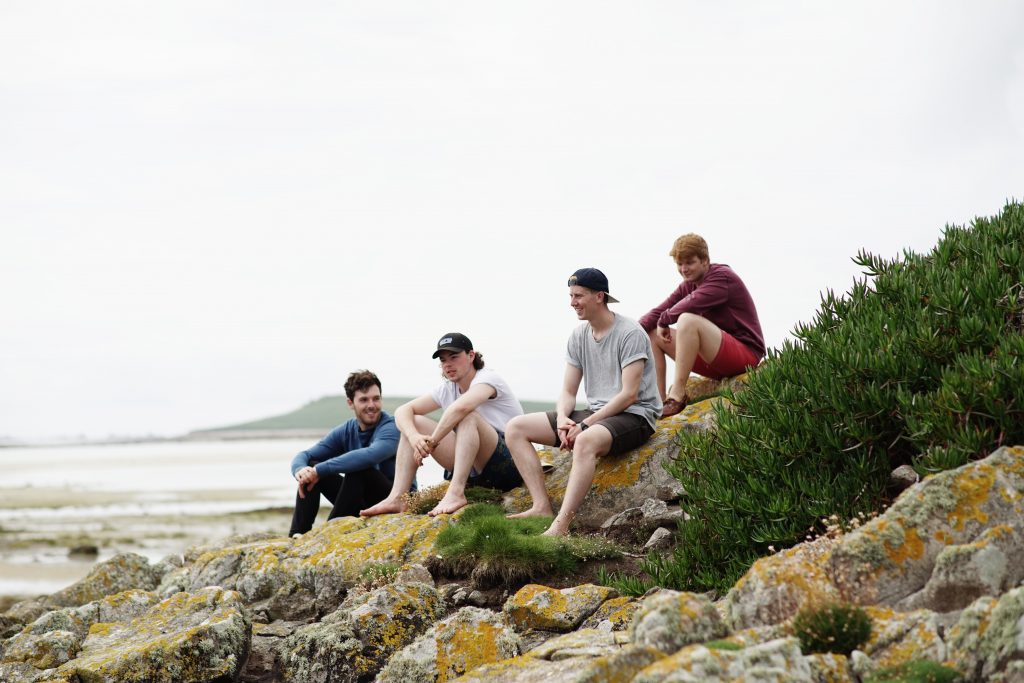 En este día lluvioso ve el nuevo vídeo de ENNOR - "West Coast" - Digger.mx