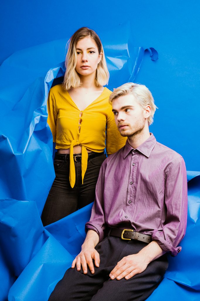 LEYYA el duo de indie pop lanza su sencillo Wannabe - Digger.mx