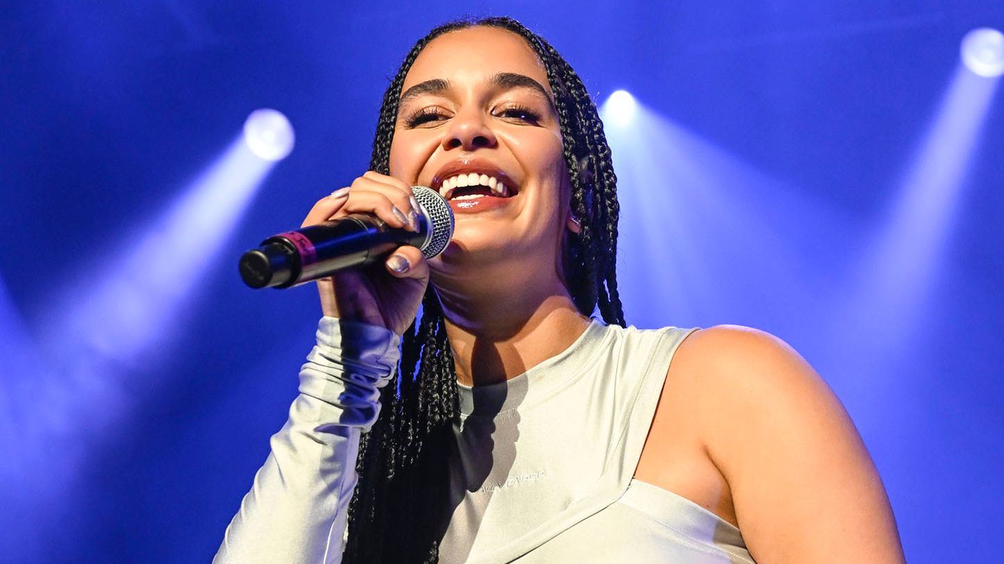 Jorja Smith presenta Little Things x Gypsy Woman - Digger.mx