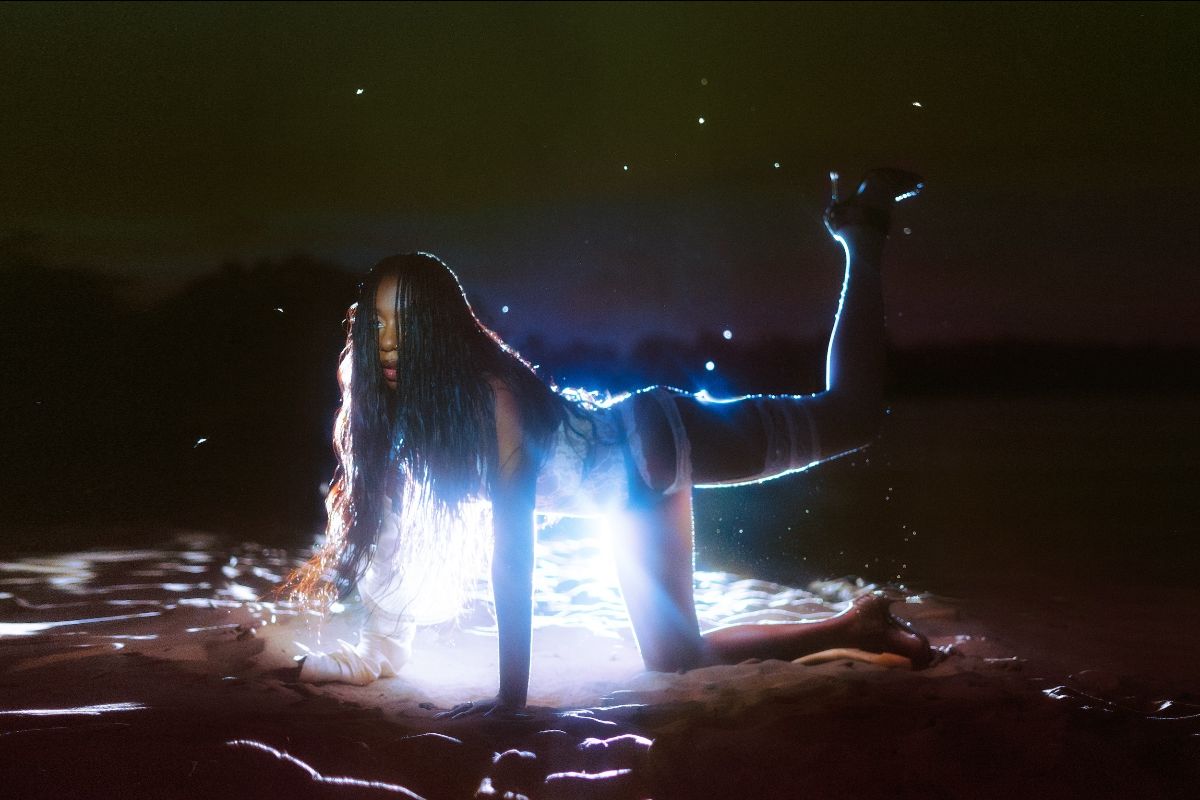 Debby Friday lanza 'The Starrr Of The Queen Of Life' con video oficial ...